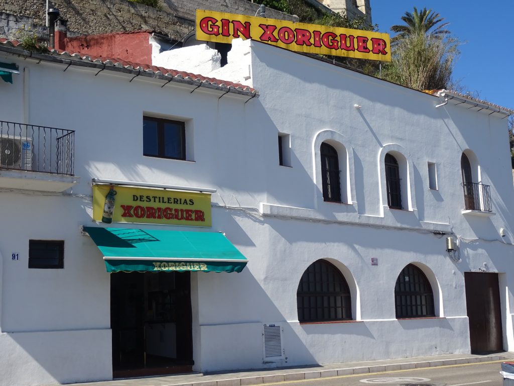 Taste Menorca with a glass of Pomada